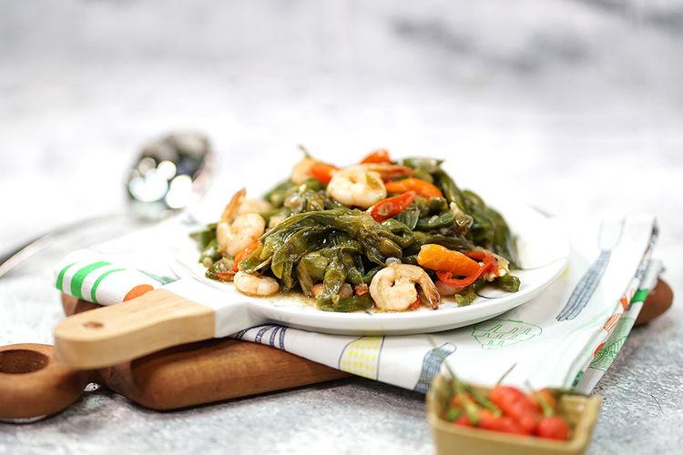 Oseng Genjer Terasi, Lauk Sehari-Hari Yang Nikmatnya Abadi