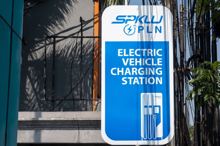 Punya Kendaraan Listrik? Ini 3 Jenis SPKLU Yang Ada di Indonesia